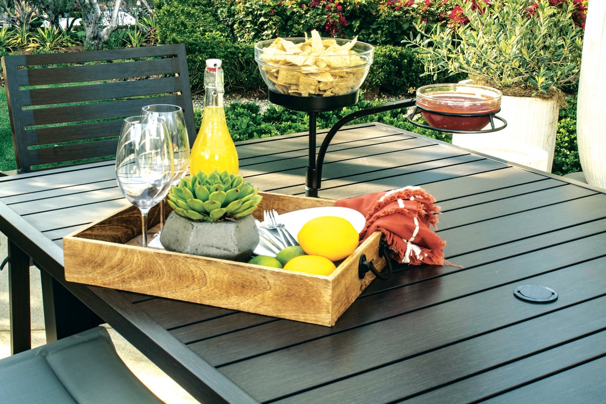 Fine Dining Outside: Designing an Outdoor Dining Area